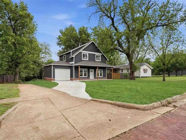 102 Warwick Rd, Ponca City, OK 74601