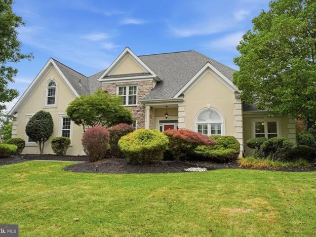102 Whisper Wood Ct, Newtown, PA 18940