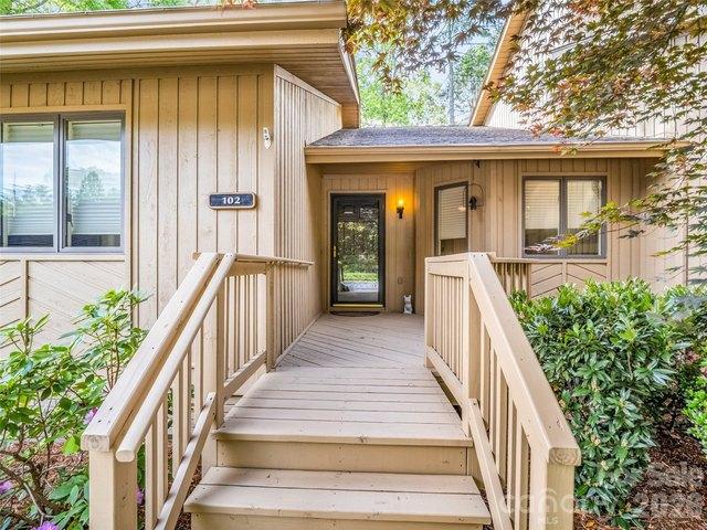 102 White Oak Dr, Hendersonville, NC 28791