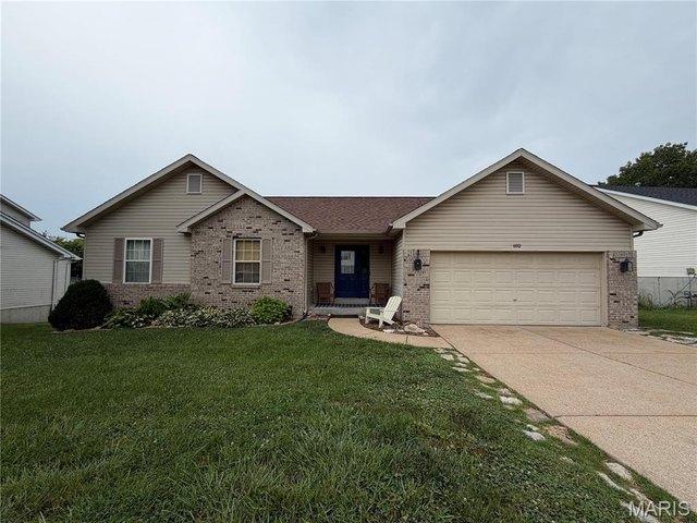 102 Winter Valley Dr, Fenton, MO 63026