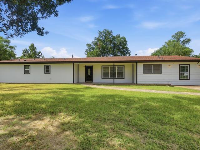 102 Tanglewood St, Baytown, TX 77520