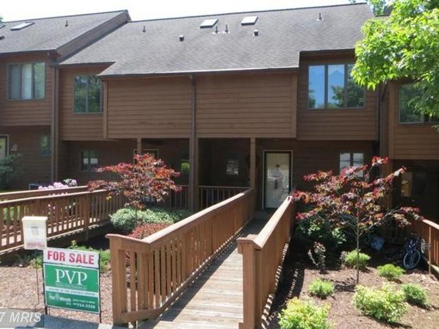 102 Tecumseh Trl, Hedgesville, WV 25427