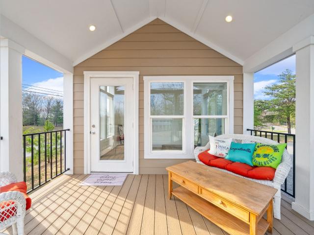 102 Thomas Rd