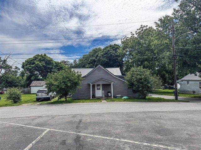 102 Tucker St, Campbellsville, KY 42718