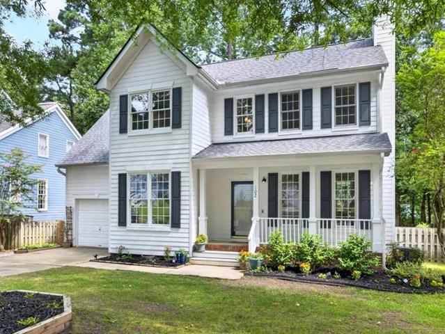 102 Unaka Ct, Cary, NC 27519