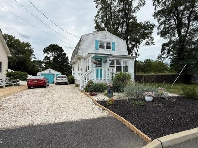 102 Victoria Pl, Union Beach, NJ 07735