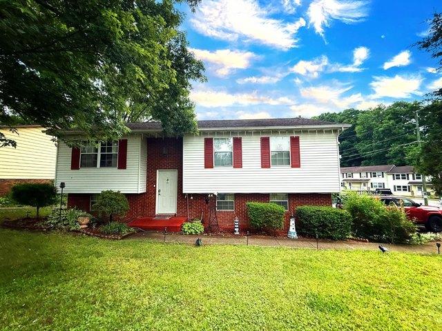 102 Vista Dr, Mount Hope, WV 25880