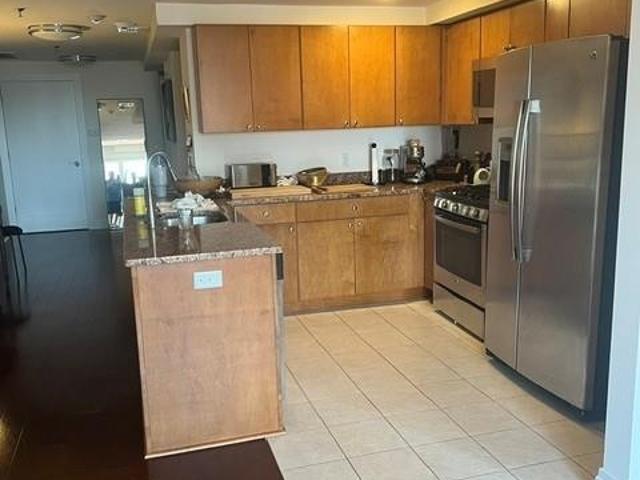 102 York St # 8