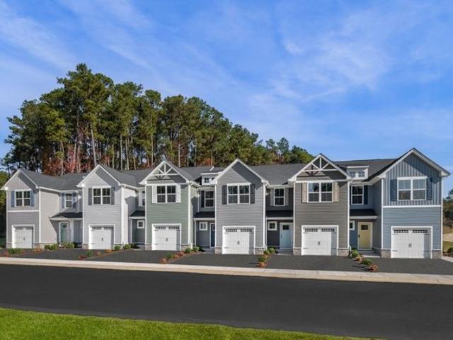 102F Scotch Pine Way, Staunton, VA 24401