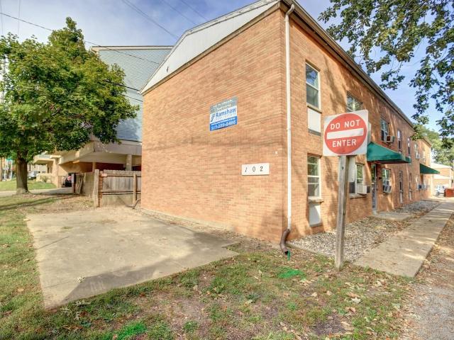 102LIN 2 Bedroom Apartment for Rent at 102 N Lincoln Ave, Urbana, IL 61801