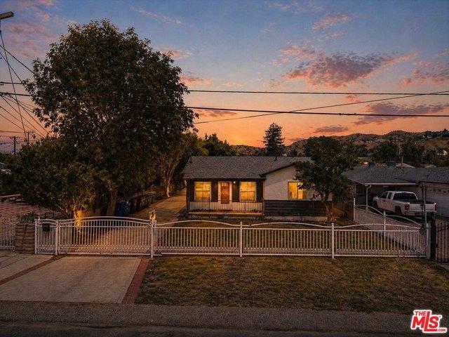 10341 Arminta St, Sun Valley, CA 91352