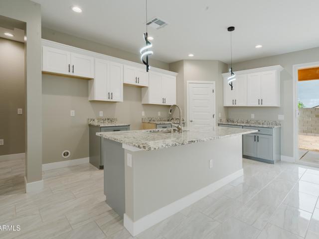 10346 w bradshaw drive