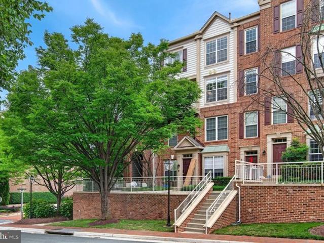 10349 Sager Ave Unit 301, Fairfax, VA 22030