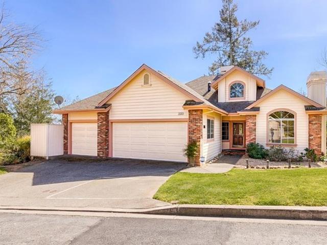 1034 Oak Mesa Dr, Santa Rosa, CA 95409