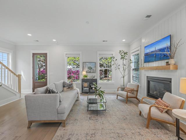 1034 Avenue Of Oaks