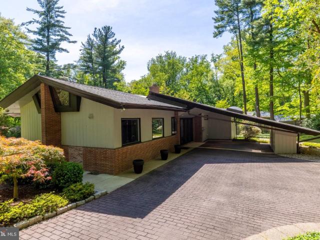 1034 Dixon Lane