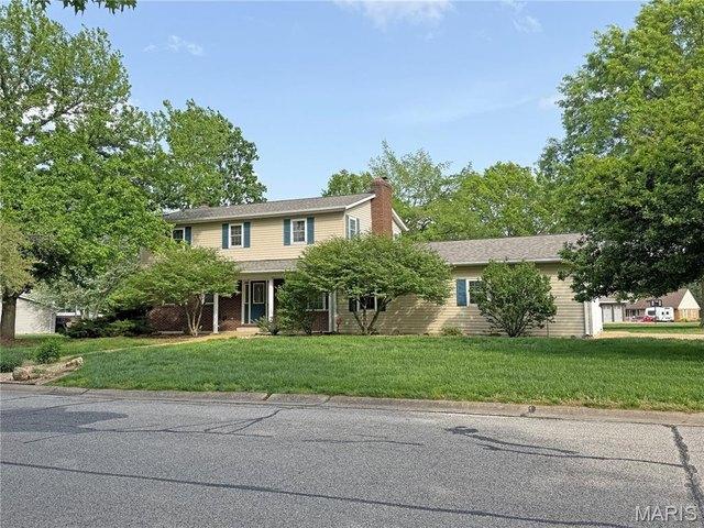 1034 Raymond Dr, Red Bud, IL 62278
