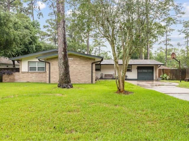 1034 Royal Oak Dr, Dickinson, TX 77539