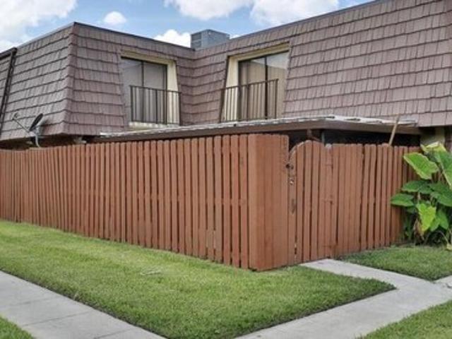 1034 Springdale Cir, Palm Springs, FL 33461