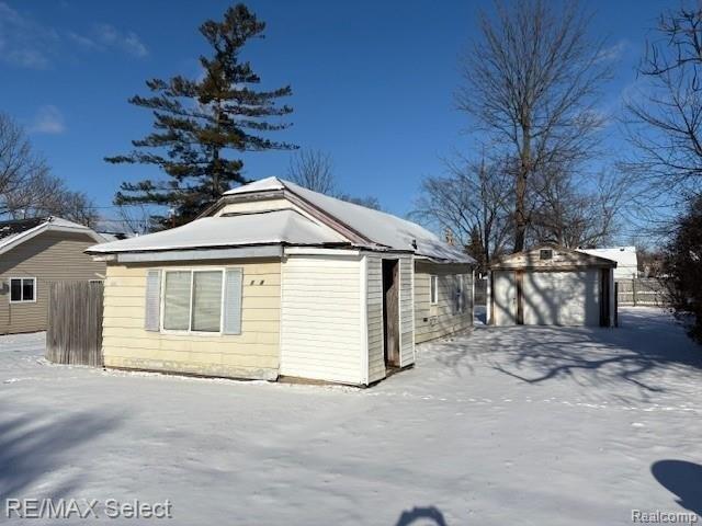 1034 W Bergin Ave, Flint, MI 48507