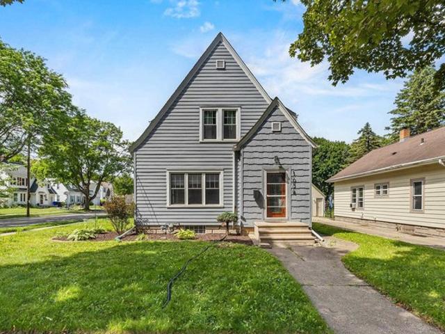 1034 W Lorain St, Appleton, WI 54914