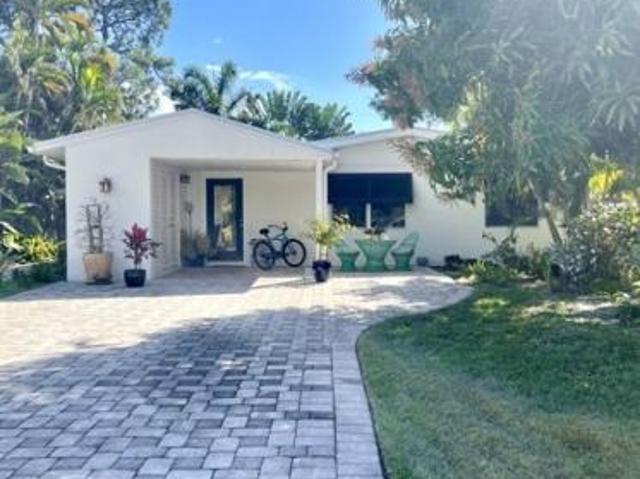 1034 6th Ln N, Naples, FL 34102