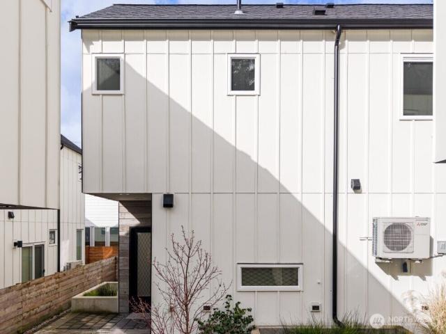 10350 Wallingford Ave N, Unit B, Seattle, WA 98133 | MLS #2503