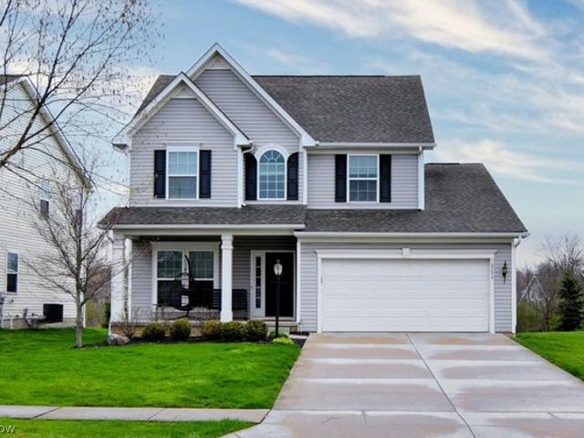 10352 Fox Hollow Cir, Twinsburg, OH 44087