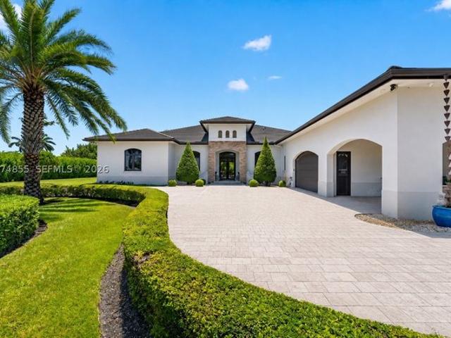 10352 NW 131st St, Hialeah Gardens, FL 33018