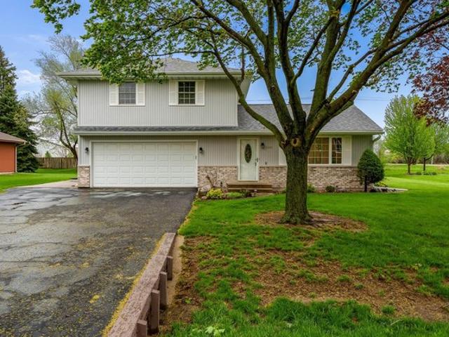 10355 Banyan Dr, Machesney Park, IL 61115