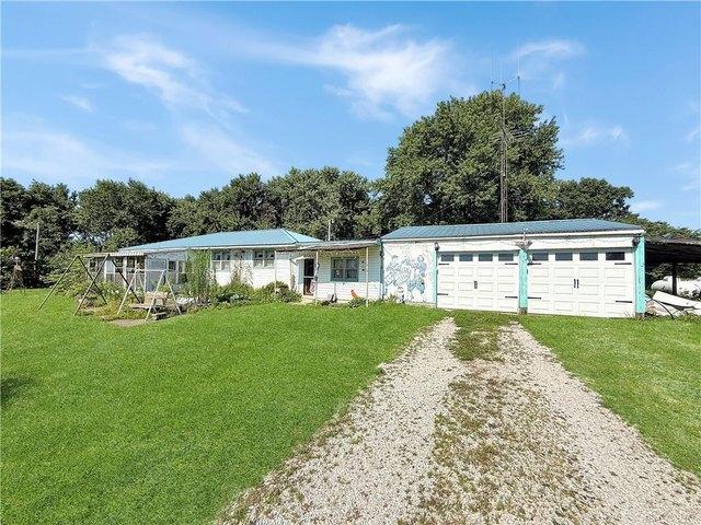 10355 N 450th St, Casey, IL 62420