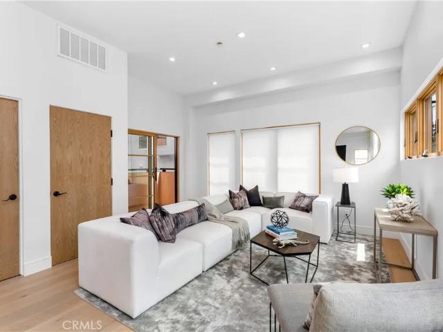1035 N Vista St, West Hollywood, CA 90046 | MLS #SR26064 | Compass