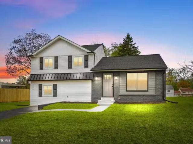 1035 CATALPA RD, WARMINSTER, PA 18974 Single Family Residence.