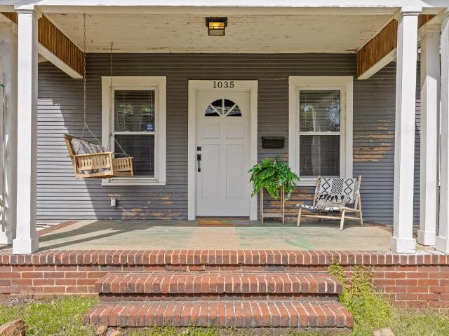 1035 E 5th Street