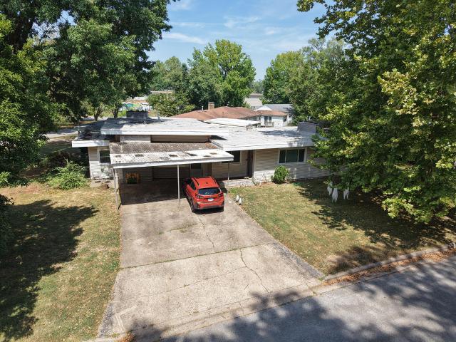 1035 E Linwood Terrace