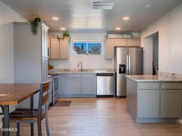 1035 E Mulberry Ave, Las Cruces, NM 88001