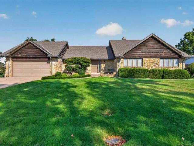 1035 Grandview Rd, Bartlesville, OK 74006