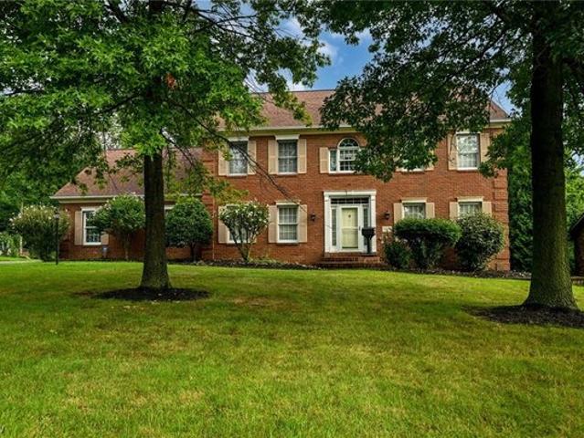 1035 Stratford Pl, Alliance, OH 44601