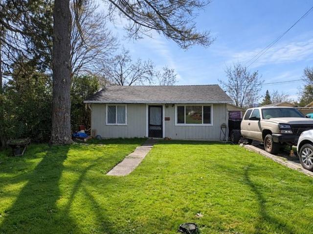 1035 SW I St, Grants Pass, OR 97526