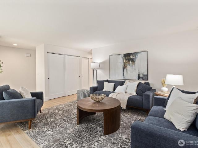 1035 th Avenue NE # 33T