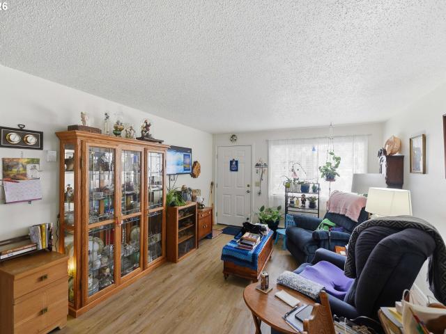 1035 W 11TH ST