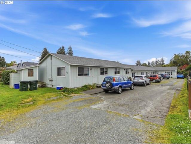 1035 W 11th St, Coquille, OR 97423