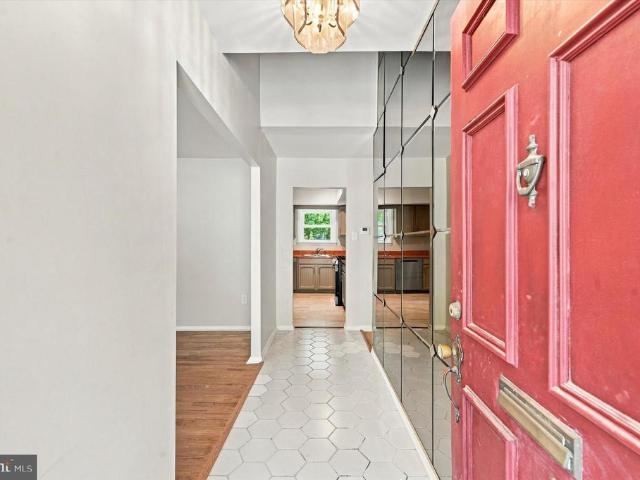 1035 W Allens Lane