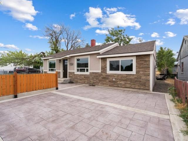 1035 W Ridgeway Ave, Hermiston, OR 97838