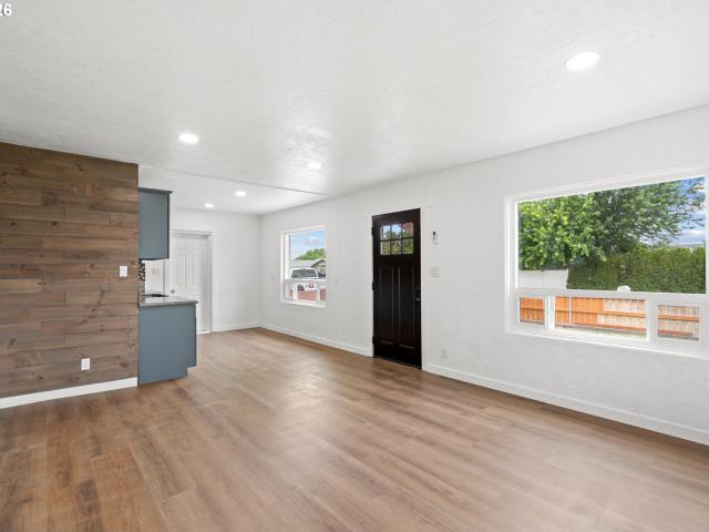 1035 w ridgeway ave