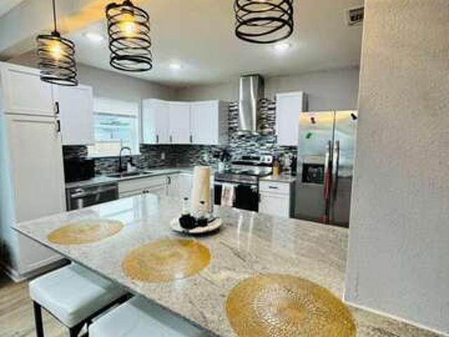 1035 W Wildwood Dr