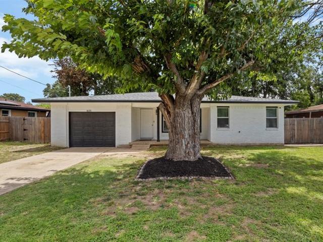 1035 Warden St, Benbrook, TX 76126