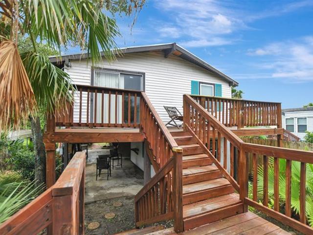 1035 16th St, Dickinson, TX 77539