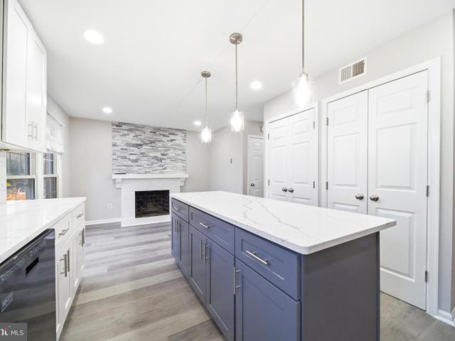 10360 Hampshire Green Ave, Fairfax, VA 22032 | MLS #VAFX2280 | Compass