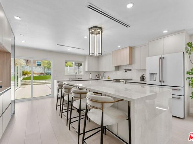 10360 McClemont Ave, Tujunga, CA 91042